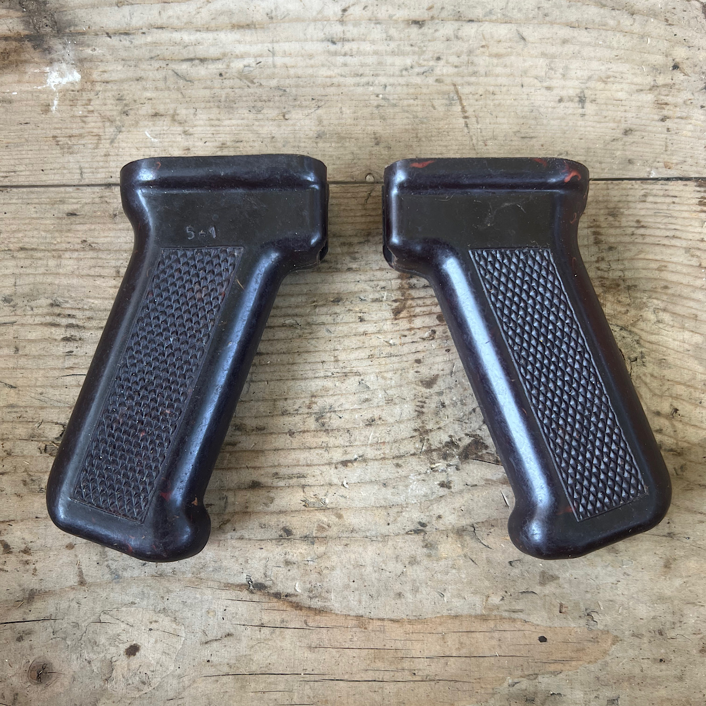 Russian Plum Pistol Grip - Moka's Raifus