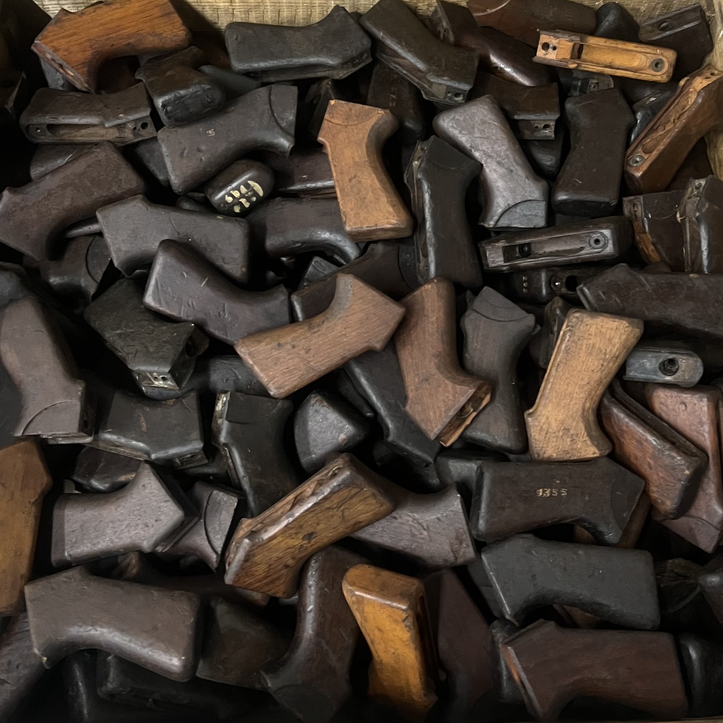Surplus L1A1 FAL Wood Pistol Grip - Moka's Raifus